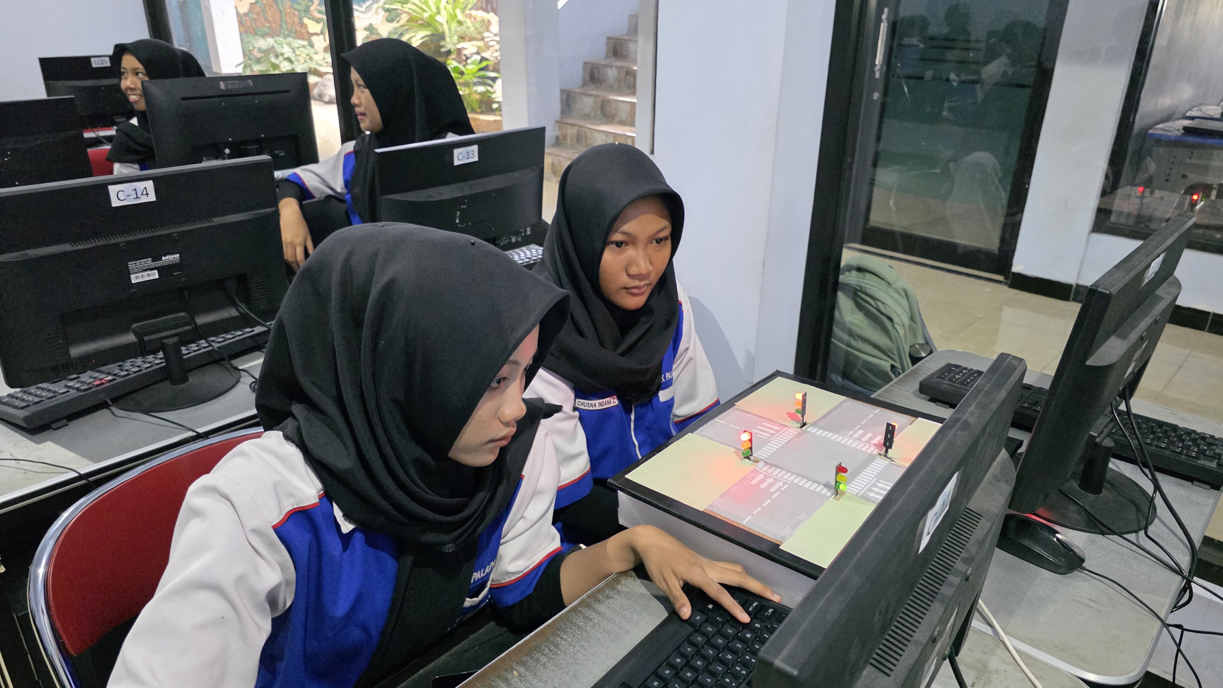 SMK PALAPA PARE | RPL & TEKNIK GRAFIKA